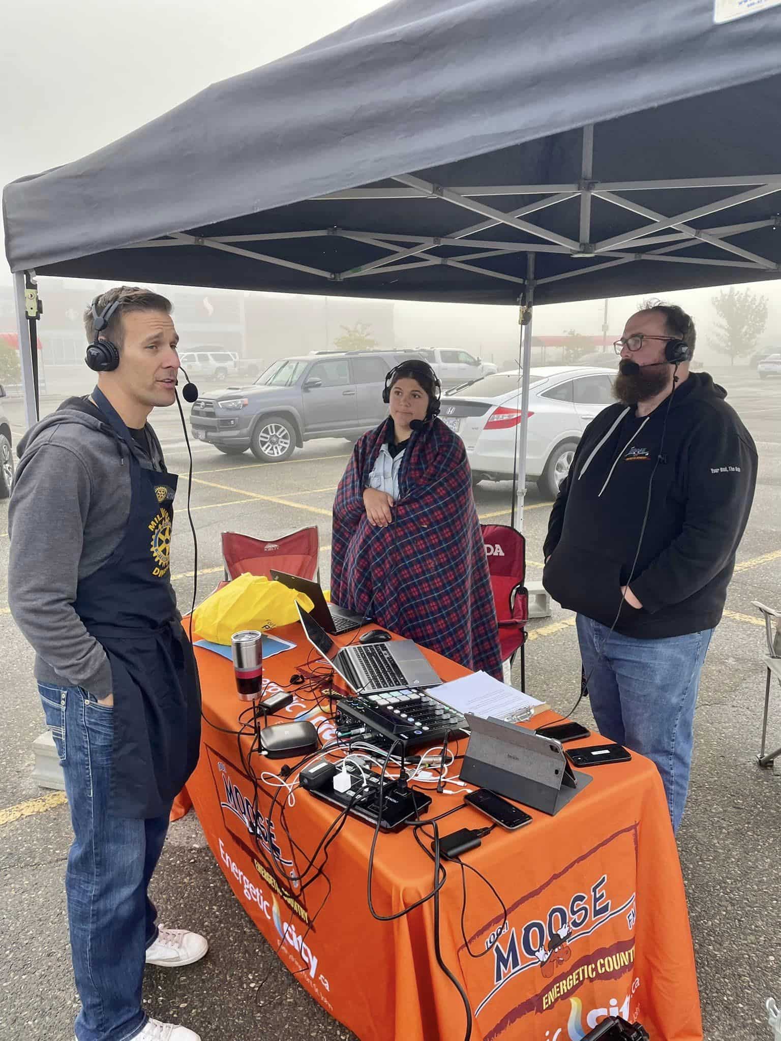 Moose-FM-at-the-Rotary-Club-breakfast-drive-thru – Energeticcity.ca