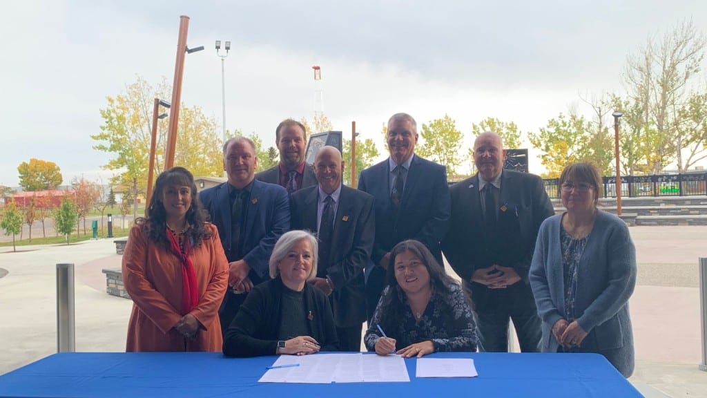 Prophet River First Nation signs MOU for future urban reserve