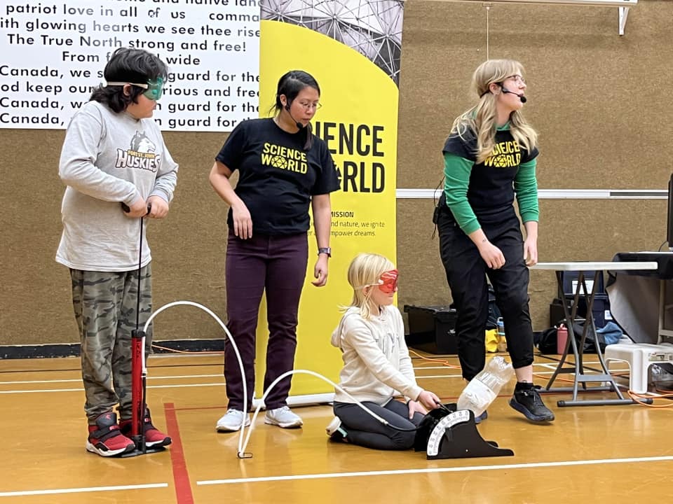 Baldonnel-students-with-Science-World-presenters – Energeticcity.ca