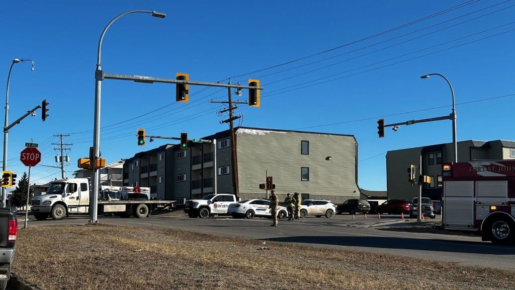 UPDATE: Emergency crews respond to car crash at 86th Street-89th Avenue ...