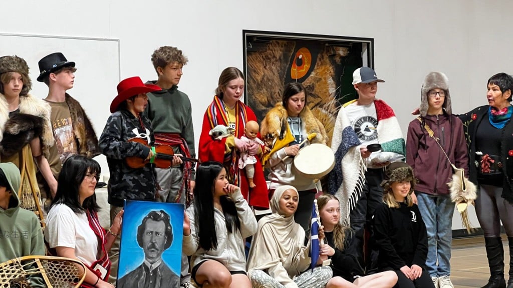 Dr. Kearney students learn Metis culture from Elder Bev Lambert