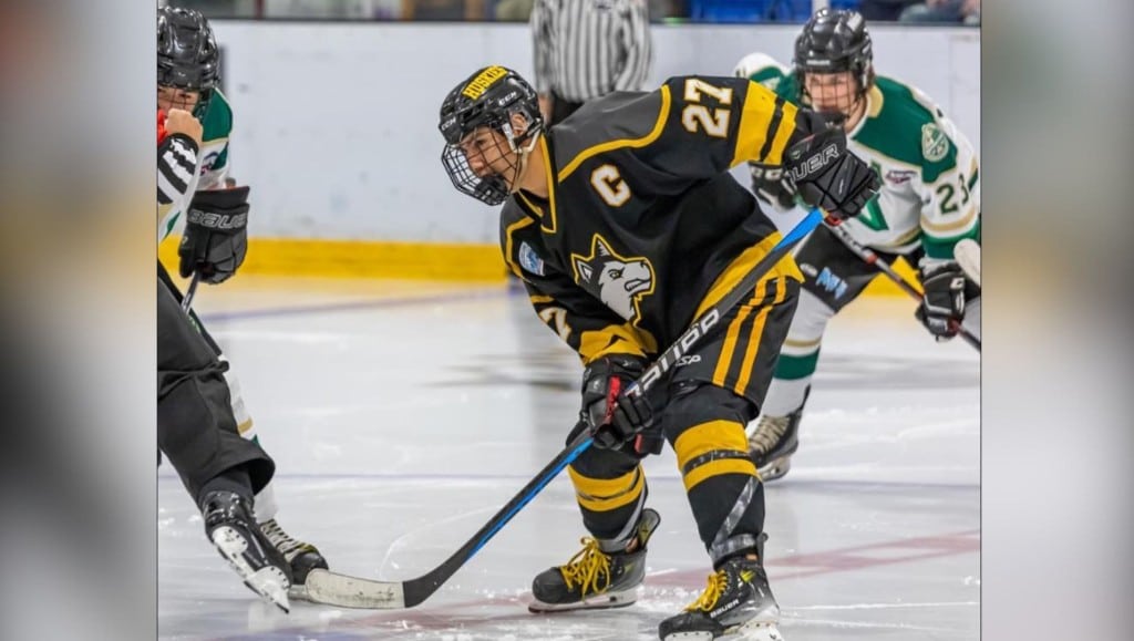 Former Huskies captain Kurtis Lee commits to VIU Mariners